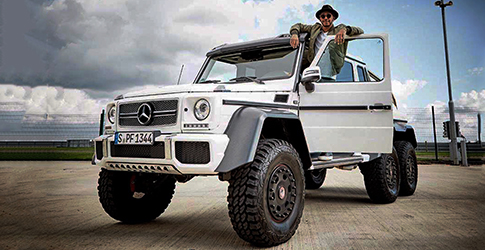 Lewis Hamilton busca coche nuevo, un Mercedes G63 6x6 - Motor y Racing