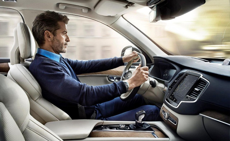 La Ergonomía Y Postura De Las Manos En La Conducción Motor Y Racing