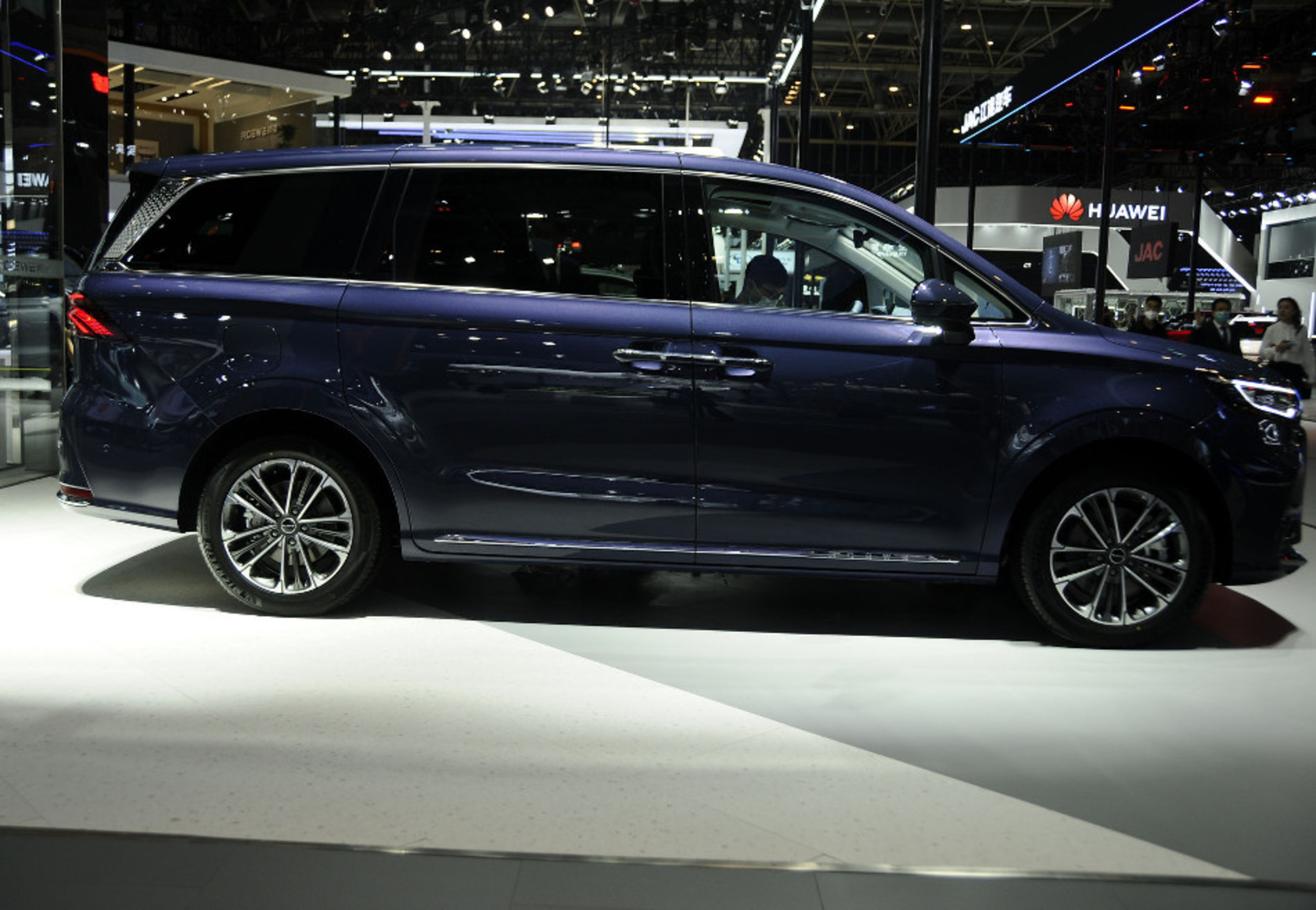 Roewe iMax 8 2021 - Motor y Racing