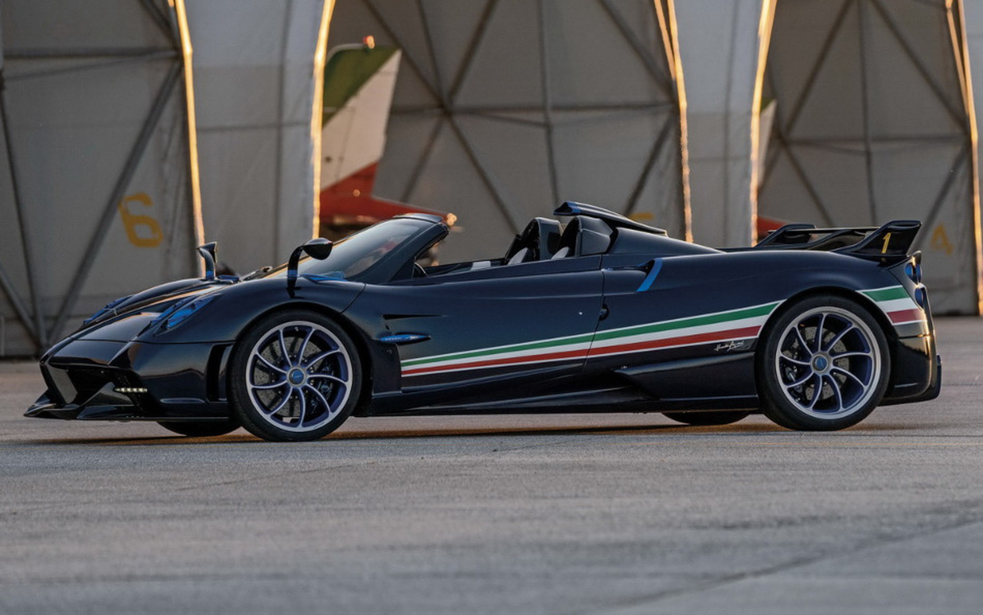 Pagani Huayra Tricolore - Motor y Racing