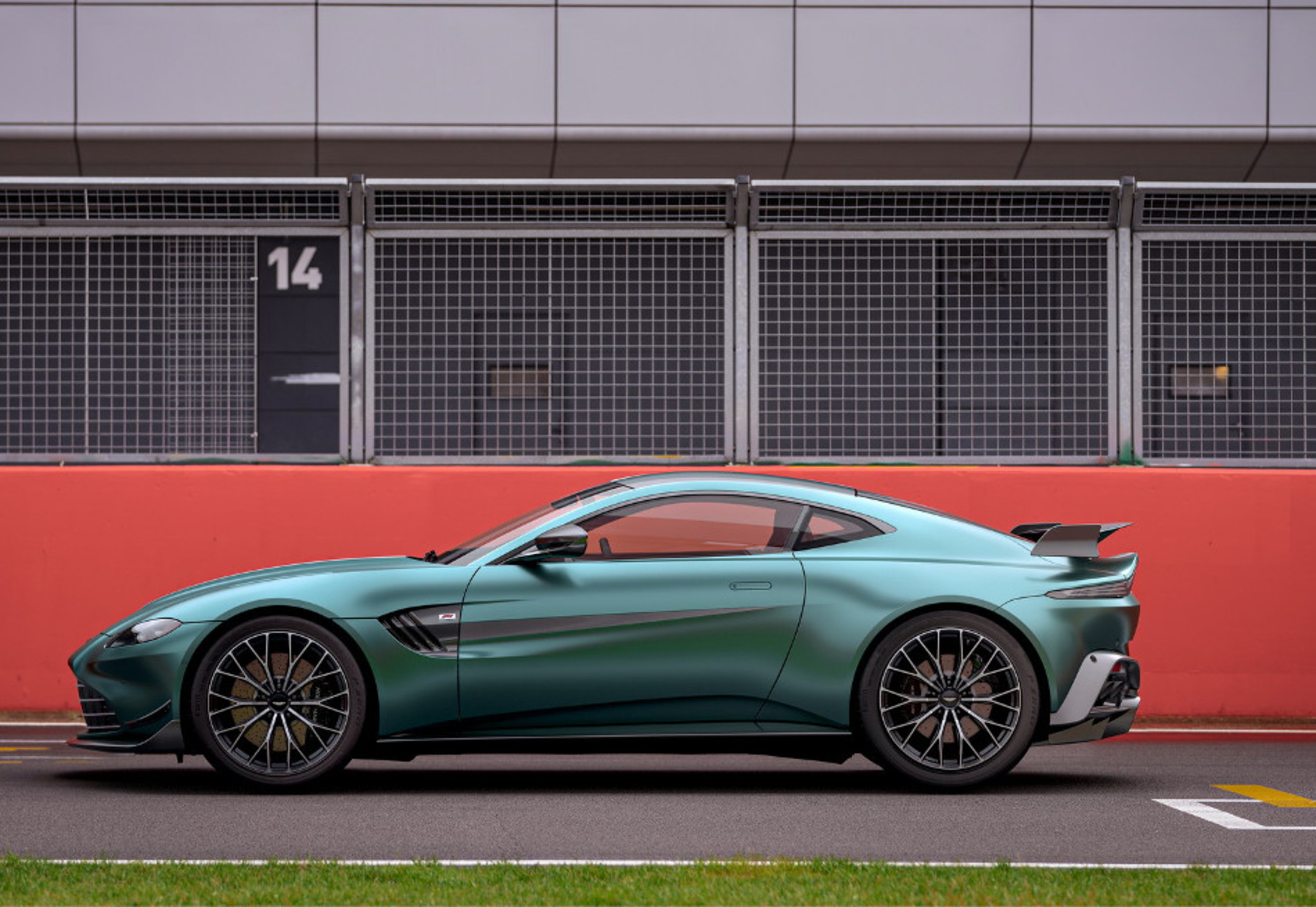 Aston Martin lanza el F1 Edition - Motor y Racing