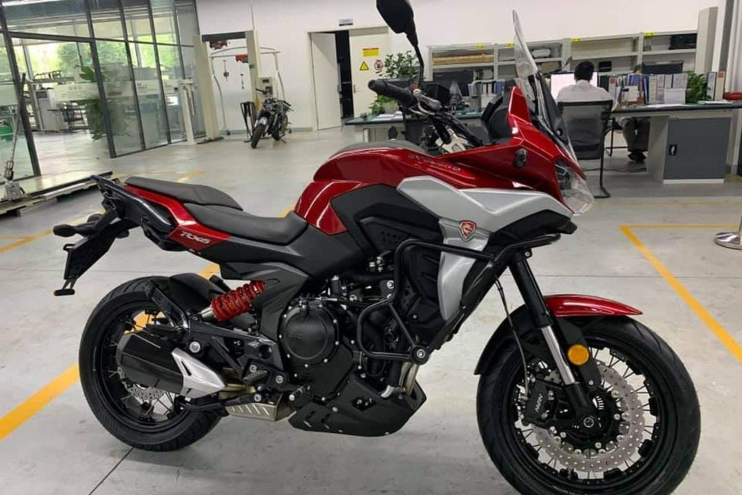 Zongshen presentó la nueva Cyclone RX6 - Motor y Racing