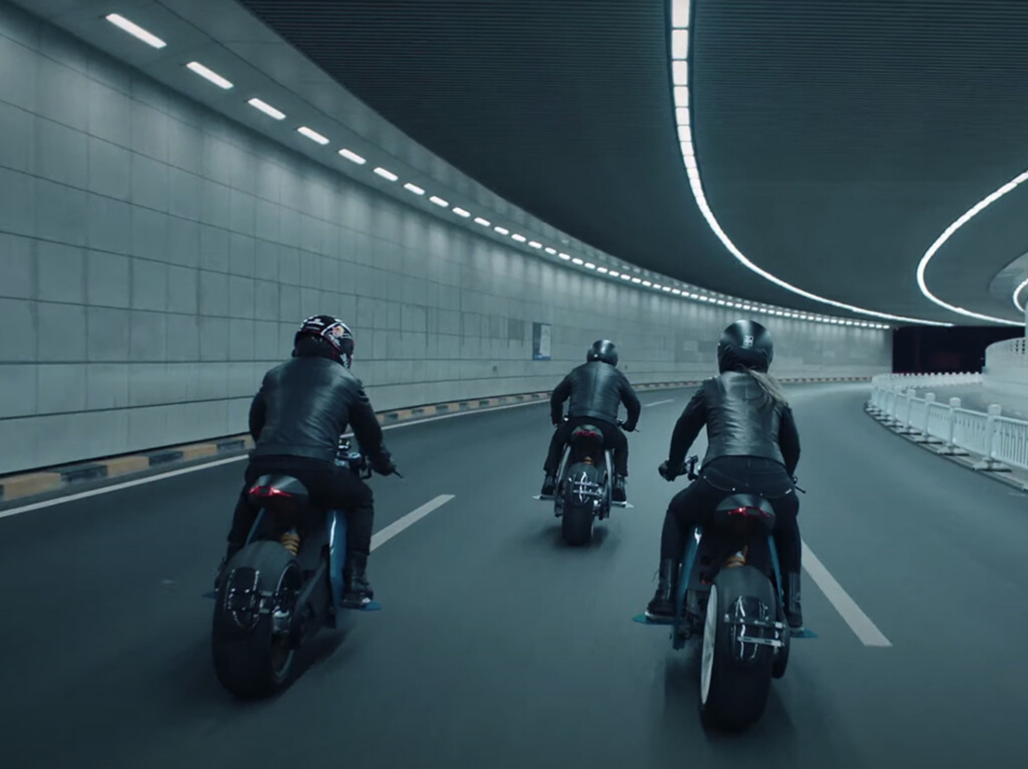 Conozcamos la nueva Davinci DC100 - Motor y Racing