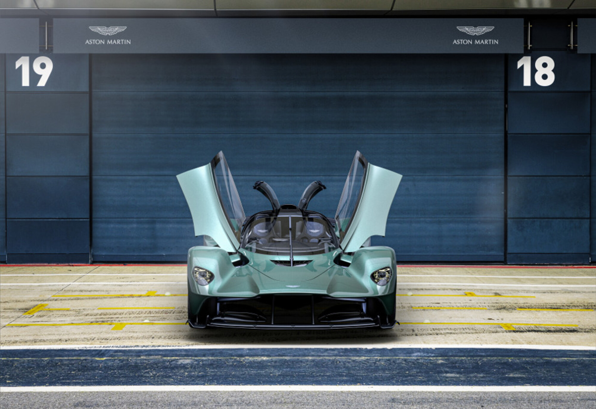 Aston Martin Valkyrie Spider - Motor y Racing