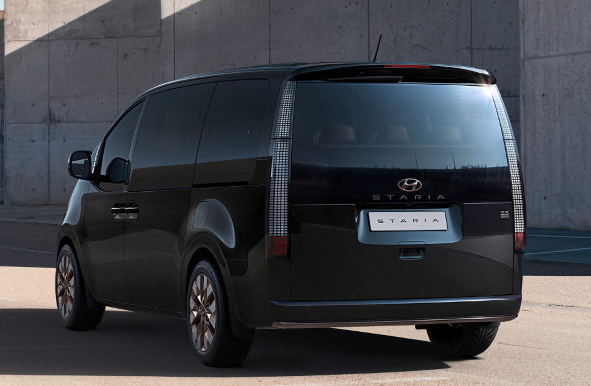 Hyundai Staria 2022 - Motor y Racing