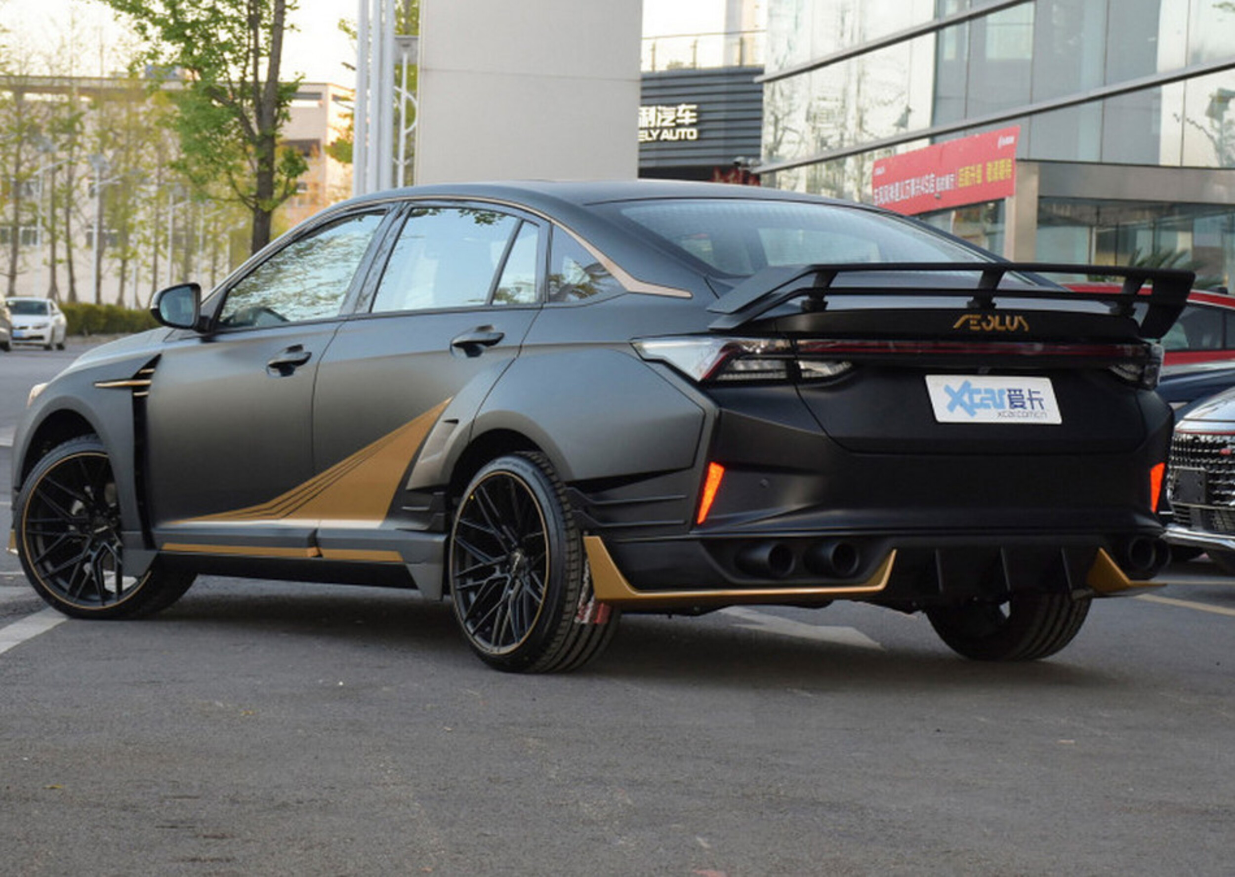 Dongfeng Aeolus Yixuan MAX Dark Night Edge Edition - Motor y Racing